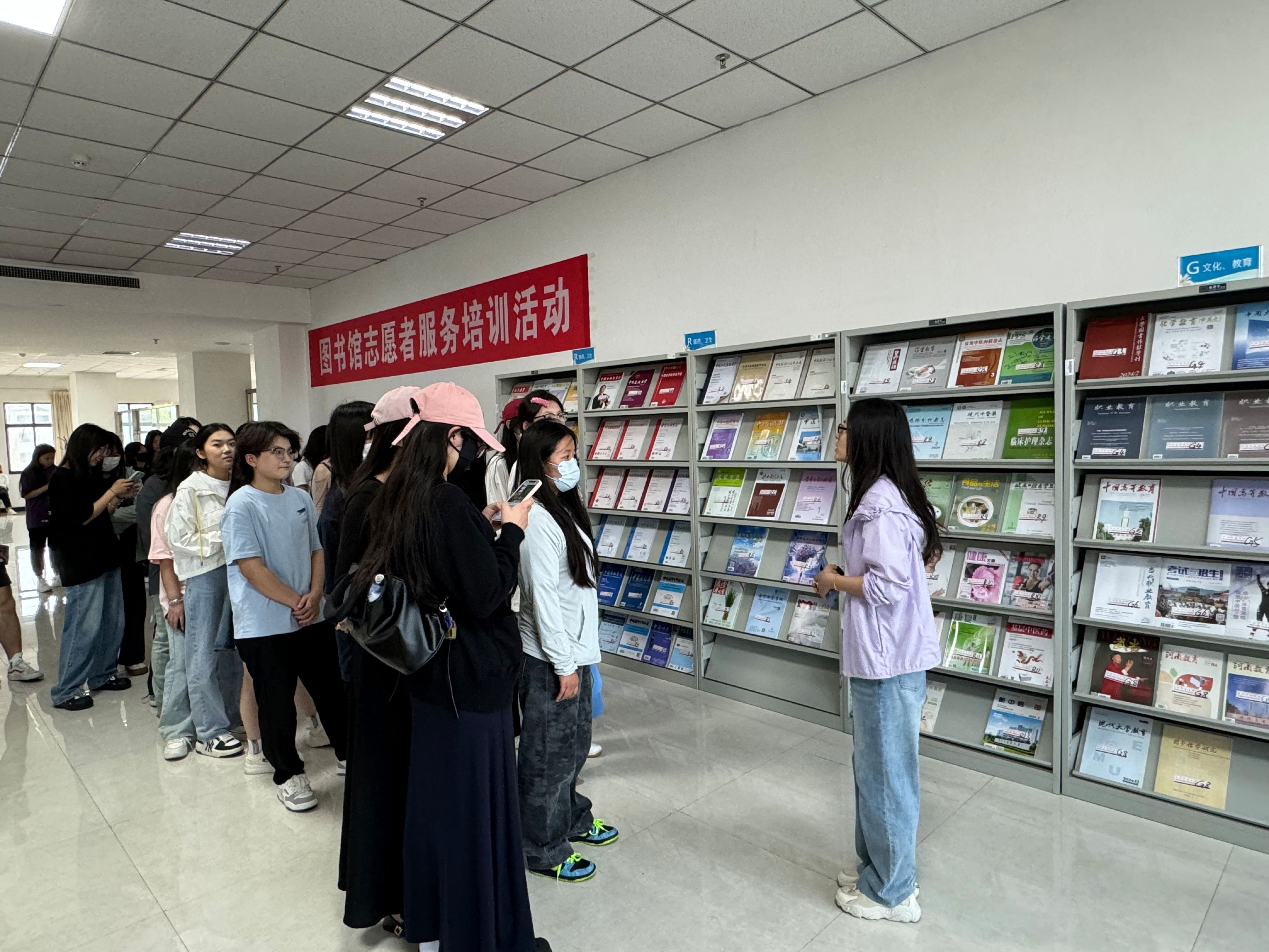 世界读书日丨高新校区图书馆举办大学生入馆教育培训活动