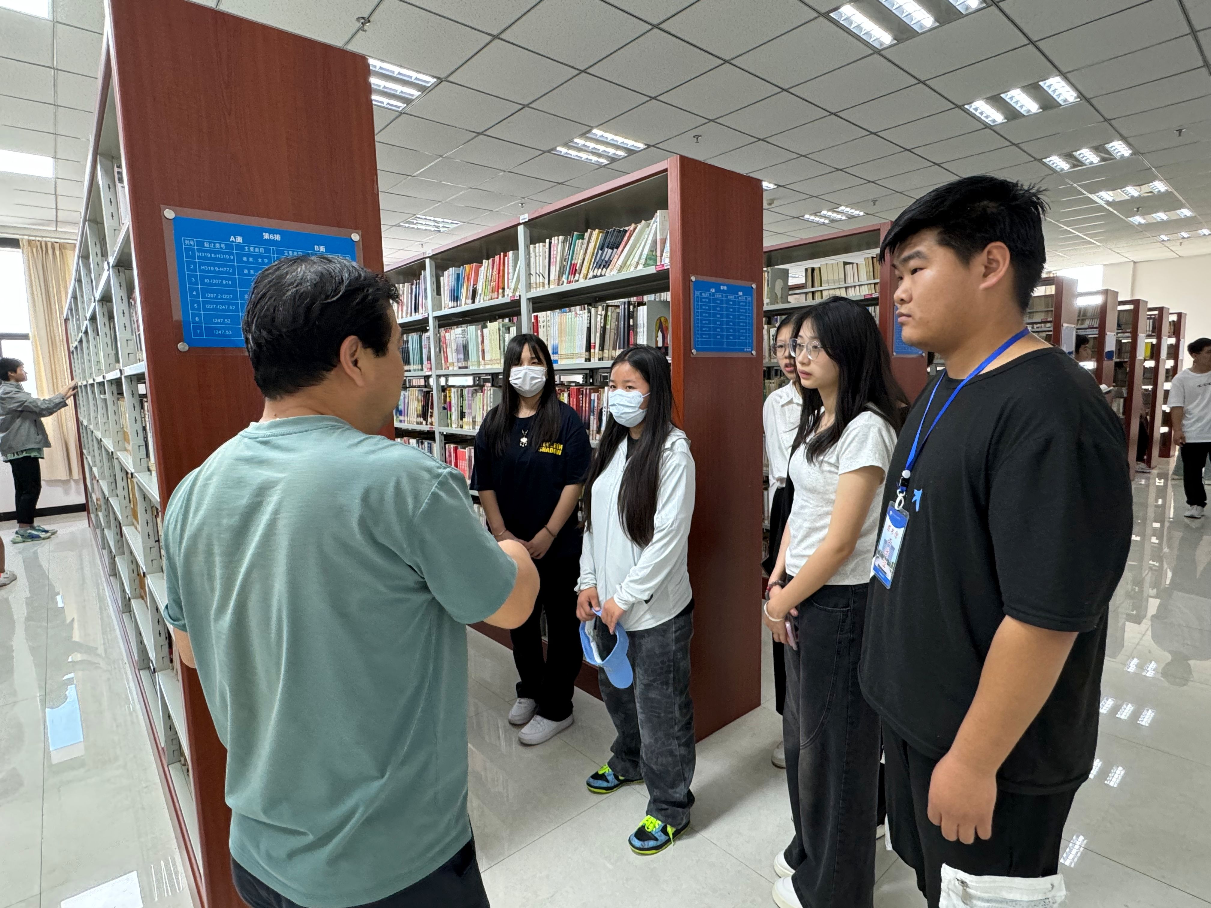 世界读书日丨高新校区图书馆举办大学生入馆教育培训活动